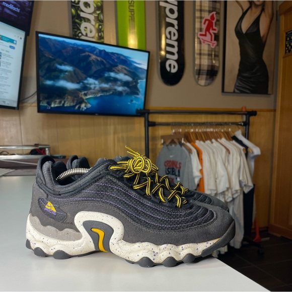 Nike | Shoes | Nike Air Skarn Acg Black Gold Trail Running Shoes Mens ...